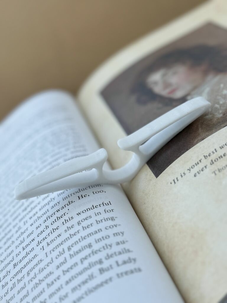 Держатель для книжных страниц