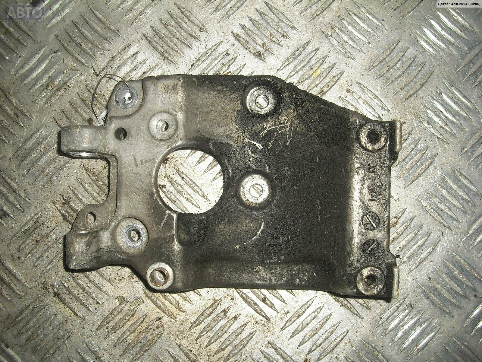 Кронштейн двигателя опорный Mazda 3 (2003-2008) BK