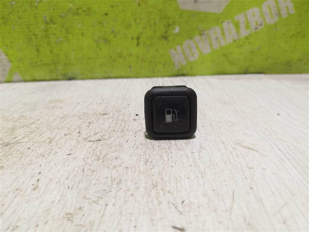 Кнопка открывания лючка бензобака VW Golf 4 Bora 97-05