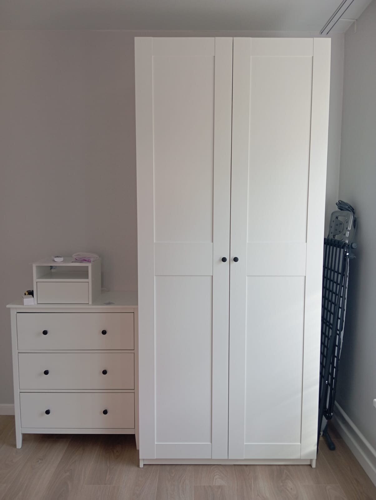 Шкаф макс 2-дверный, 1 м х 0,61 м х 2,33 м, белый