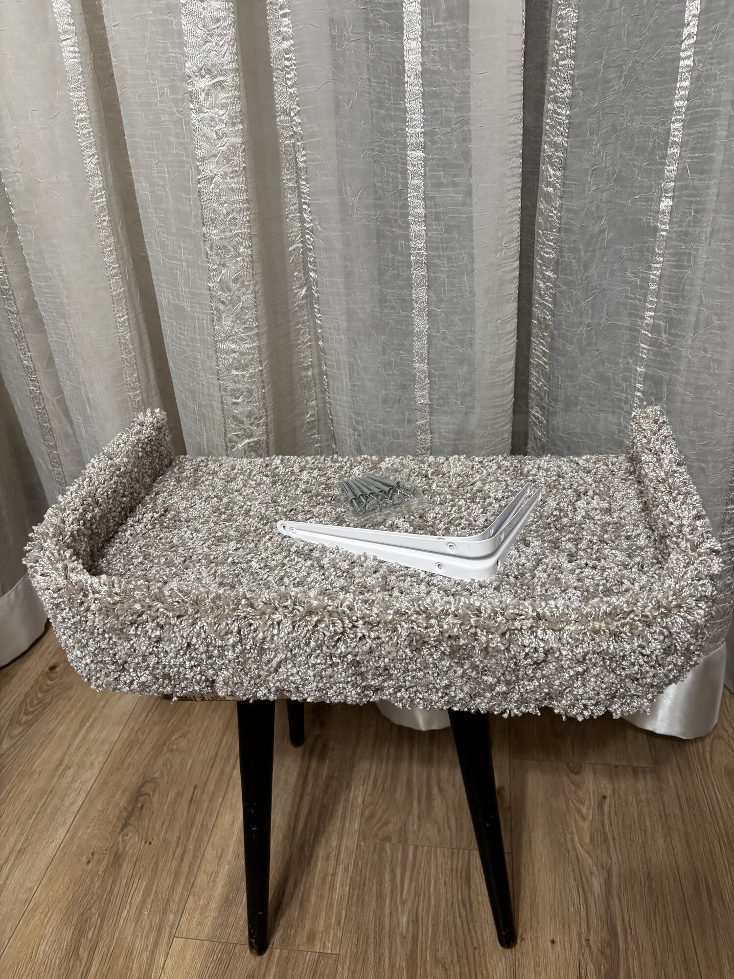 Настенная лежанка для кошки 30х50х10