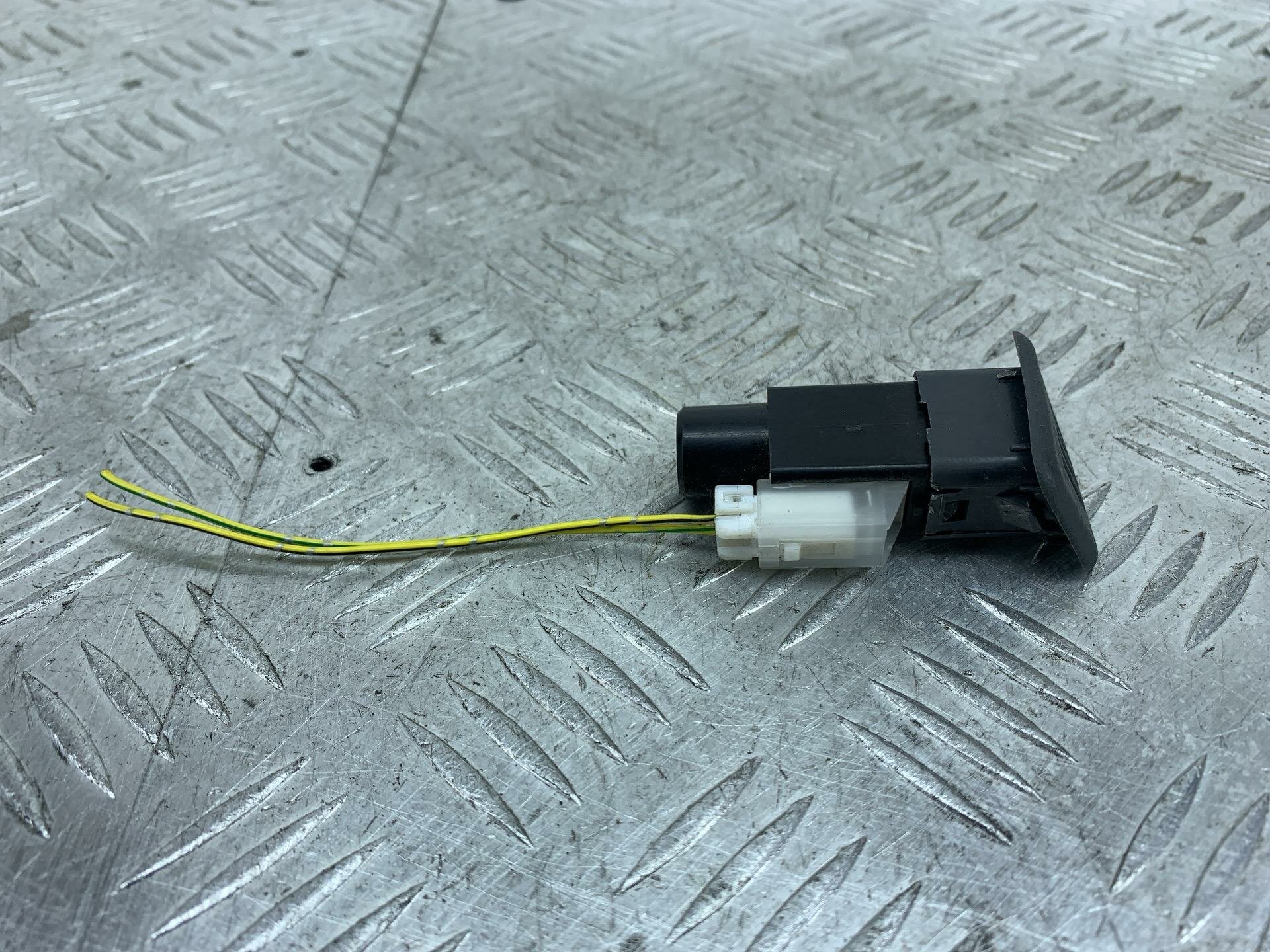 Датчик температуры в салоне Mazda Premacy (1999 - 2001) K7570CB82