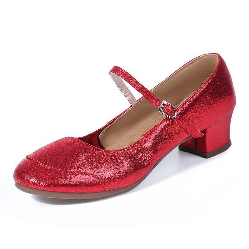 Спортивные туфли