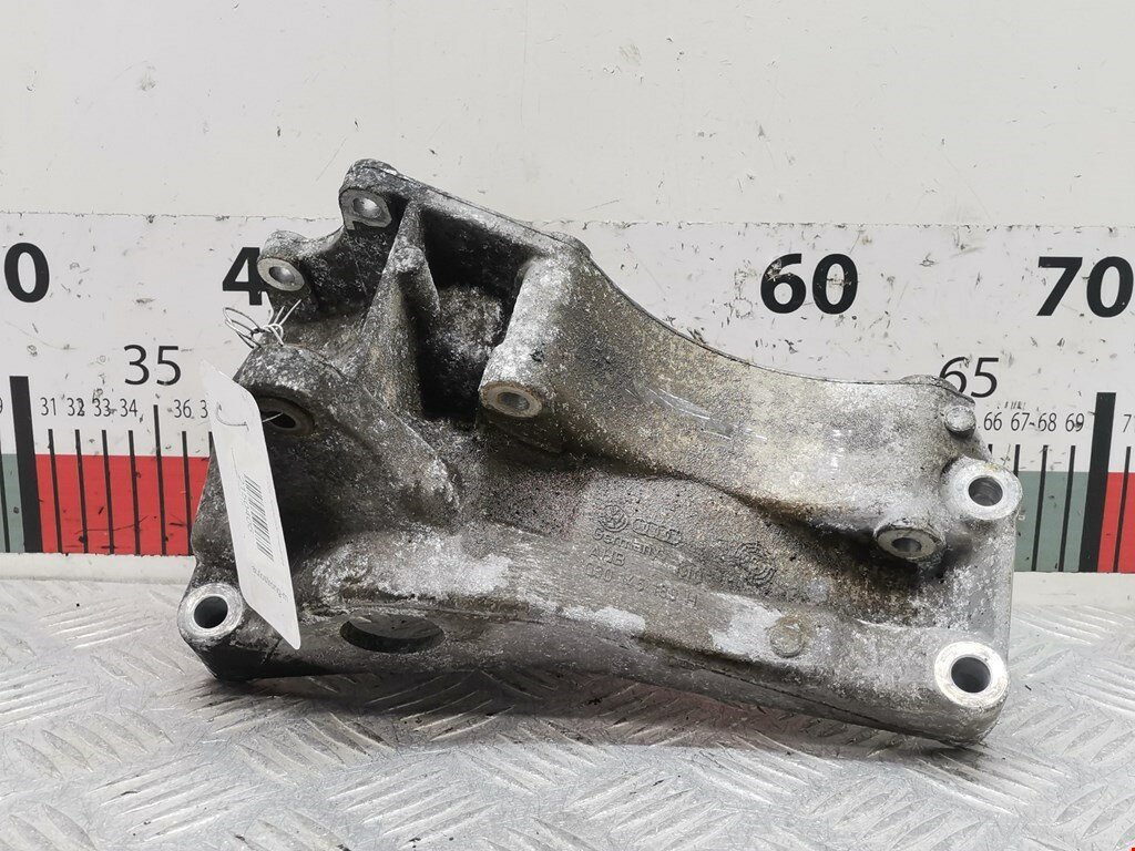 Кронштейн генератора Volkswagen Polo 3 030145167D арт. 2150406