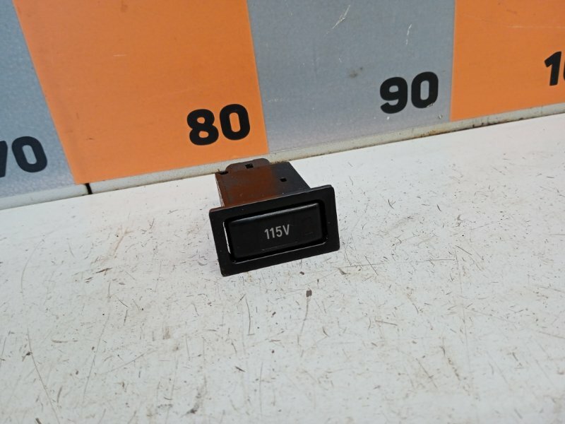 Б/У 115V, Тойота Матрикс Е130 Кнопка Toyota Matrix 2003 E130, ZZE130, ZZE131 226942 TOYOTA арт. 8448041020