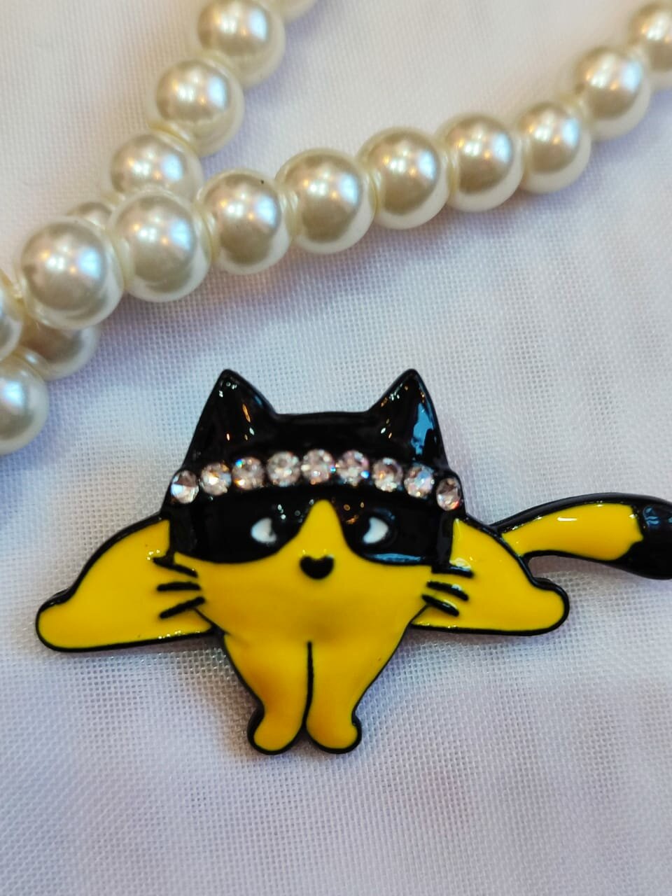 Брошь, стразы, эмаль