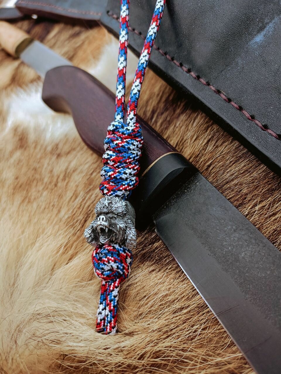 Темляк для ножа с бусиной Медведь из паракорда патриот