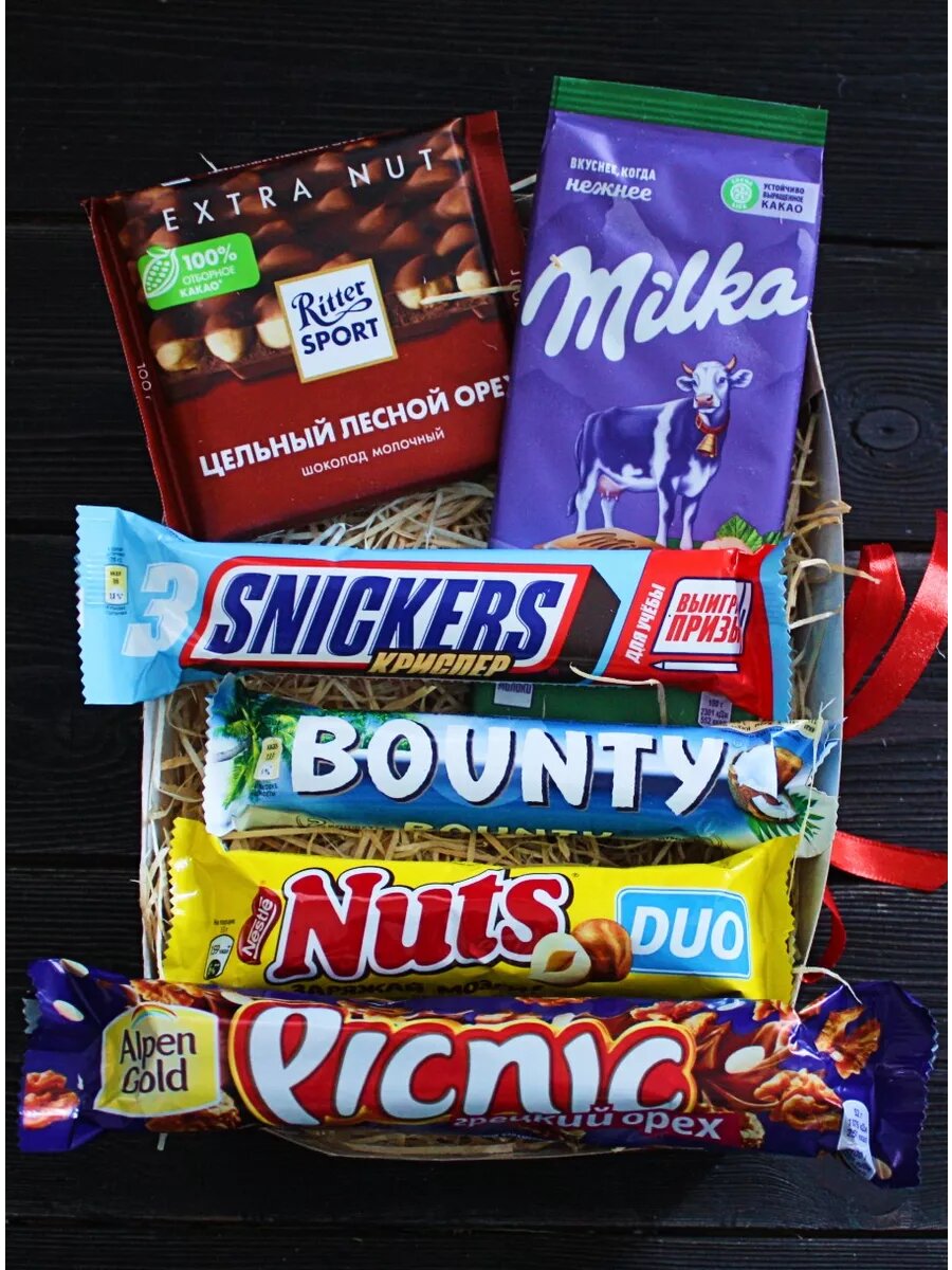 Подарочный набор с шоколадом и батончиками