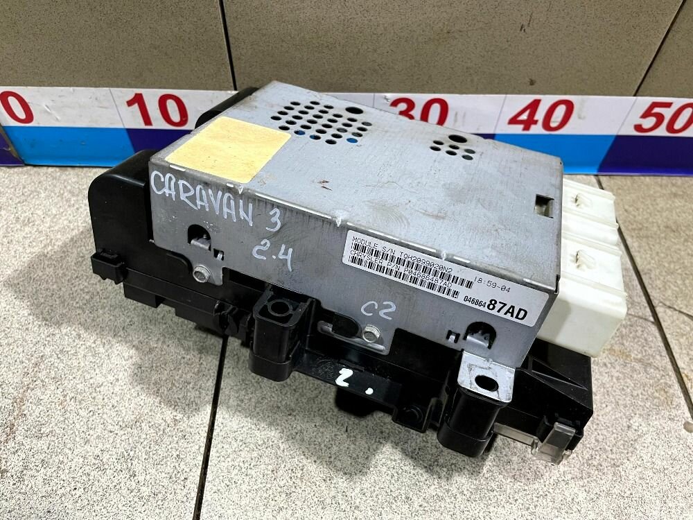 Блок комфорта Dodge Caravan III 04686487AD