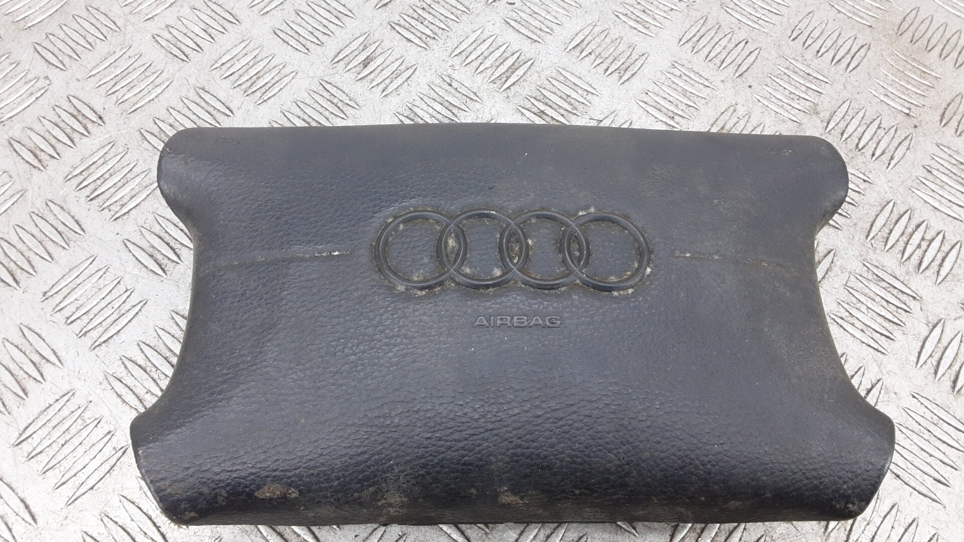 Подушка безопасности водителя AUDI A6 C4, Номер 40880201D