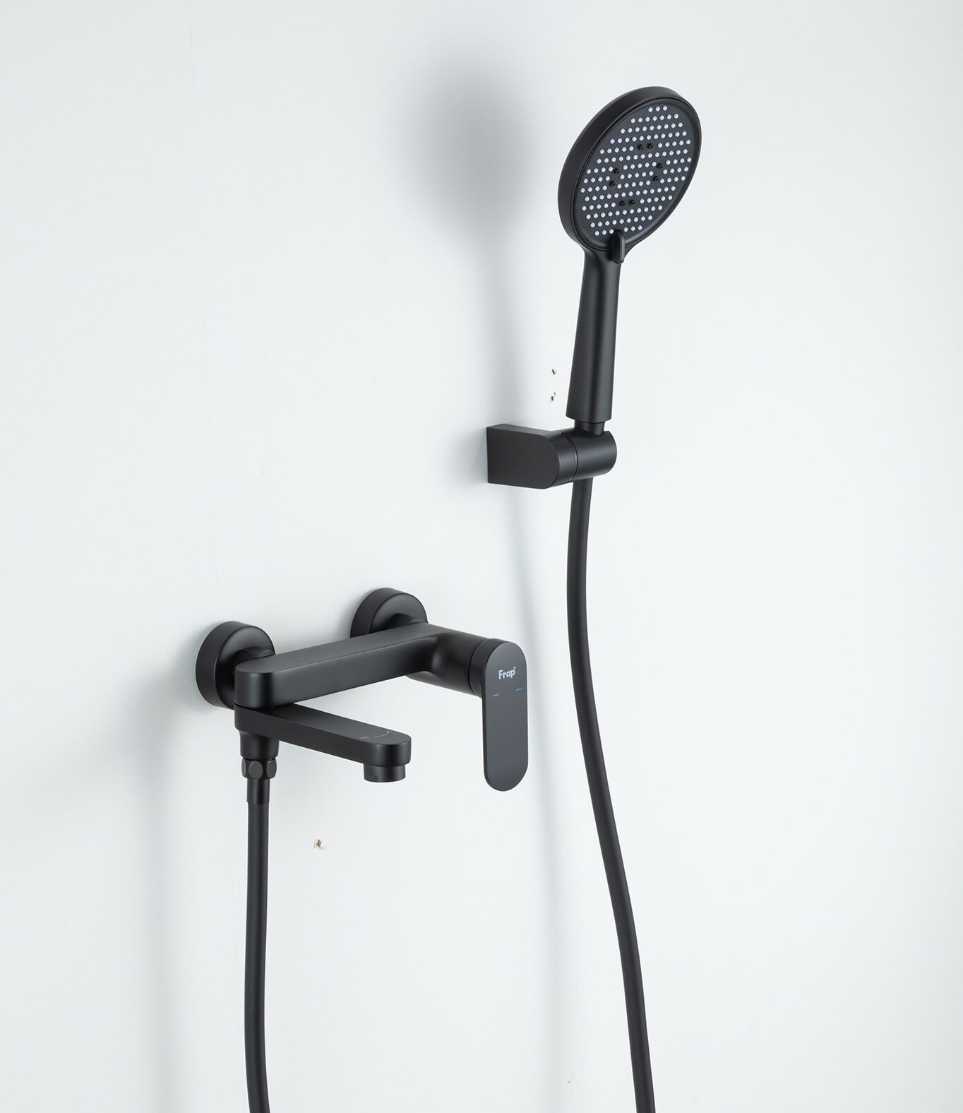 Смеситель для ванны с душем FRAP F3285-6 черный, латунный корпус