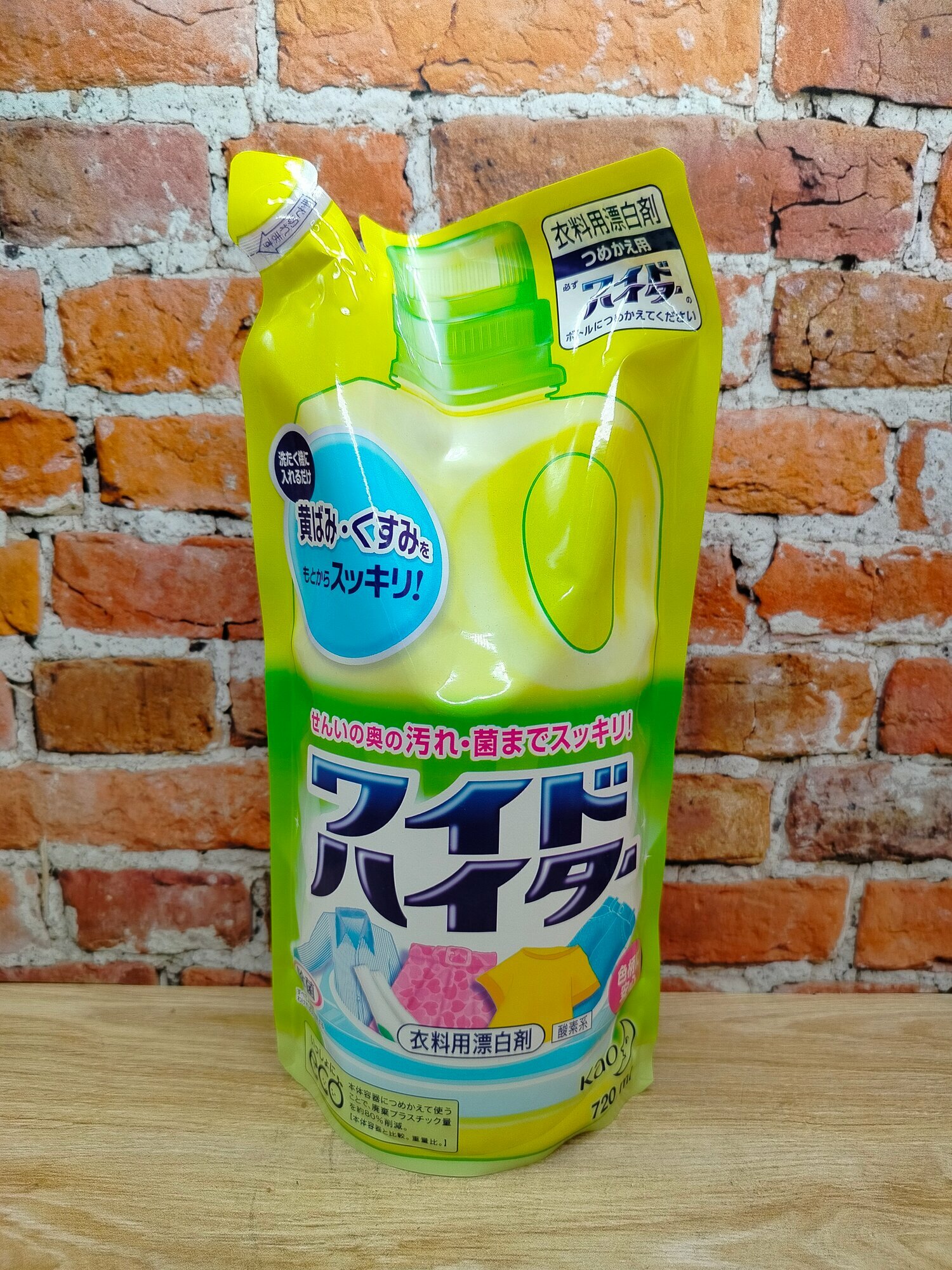 Kao Wide Haiter Жидкий кислородный отбеливатель-пятновыводитель для цветного белья 720 мл запасной блок