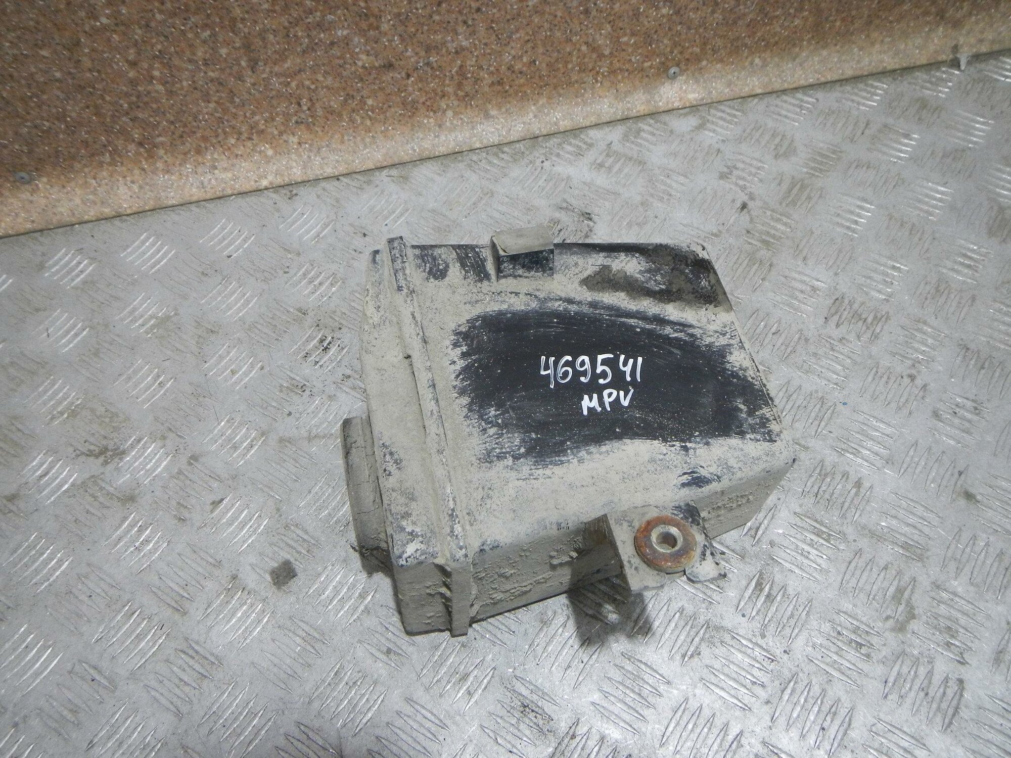 Б/У Резонатор воздушного фильтра, Mazda (Мазда)-MPV II (LW) (99-06) MAZDA MPV II (LW) (99-06) AJ,3.0 Без повреждений. 469...