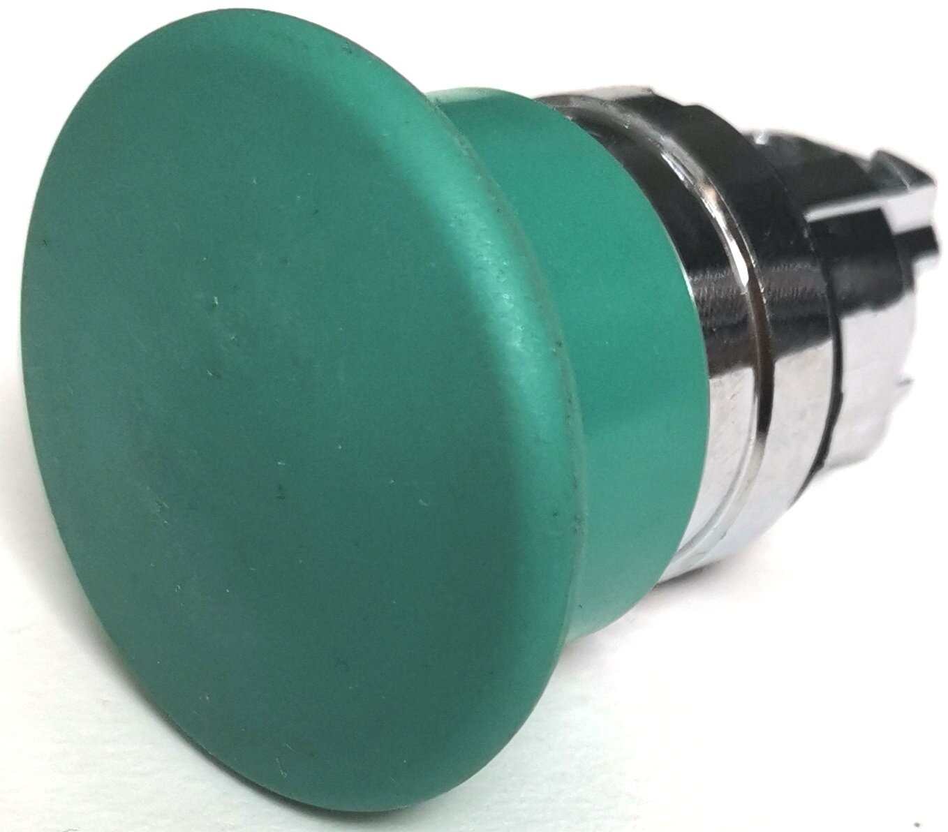 КМЕ 51С зеленый IP40 LAY4-BC3. BR Грибовидная головка d40 металл 22 мм пружинный возврат