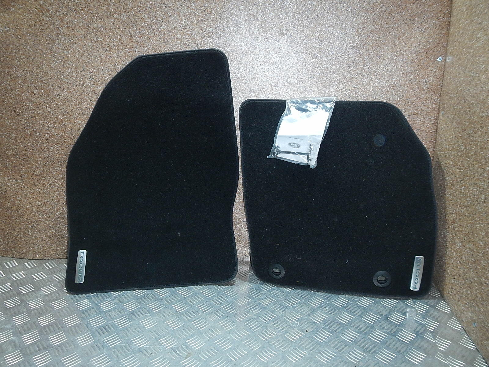 Б/У Коврик салона передний, Ford (Форд)-C-MAX (03-11) FORD C-MAX (03-11) велюровые,Комплект 2шт новые 247010 FORD арт. 13...