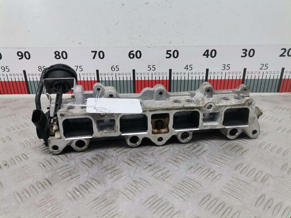 Рампа топливная (топливная рейка) Skoda Octavia 1Z 03C133204AH арт. 2217024