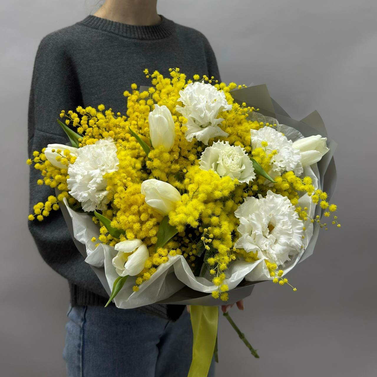 Яркий весенний букет тюльпаны/мимоза/эустома, сборный, 30 см