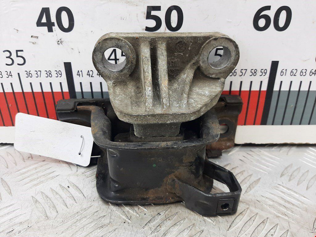 Подушка (опора) крепления двигателя Opel Corsa D 13130745 арт. 2030913