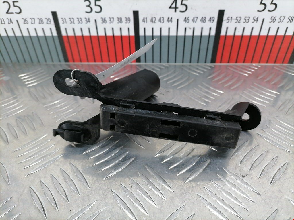 Кронштейн (крепление) крыла переднего левого Peugeot 407 9650498880 арт. 2013028