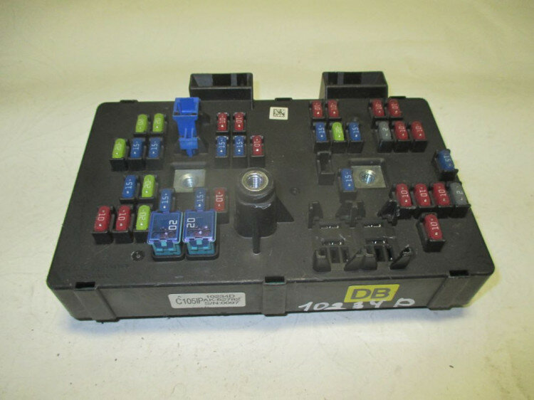 Блок предохранителей салонный 96672016 C105IP-AK62782 4808236 Опель Антара Дизель 2,4-3,2л RO-7