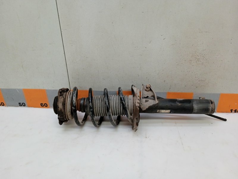 Б/У пружина сломана, стойка передняя, Фольксваген Пассат Б7 Амортизатор передний Volkswagen Passat 2011 B7 276158 VAG арт. ...