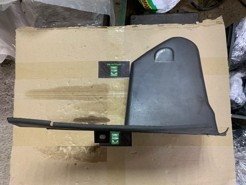 Дефлектор радиатора Ford Focus MK2 1.6 2010 прав. (б/у) 1517777