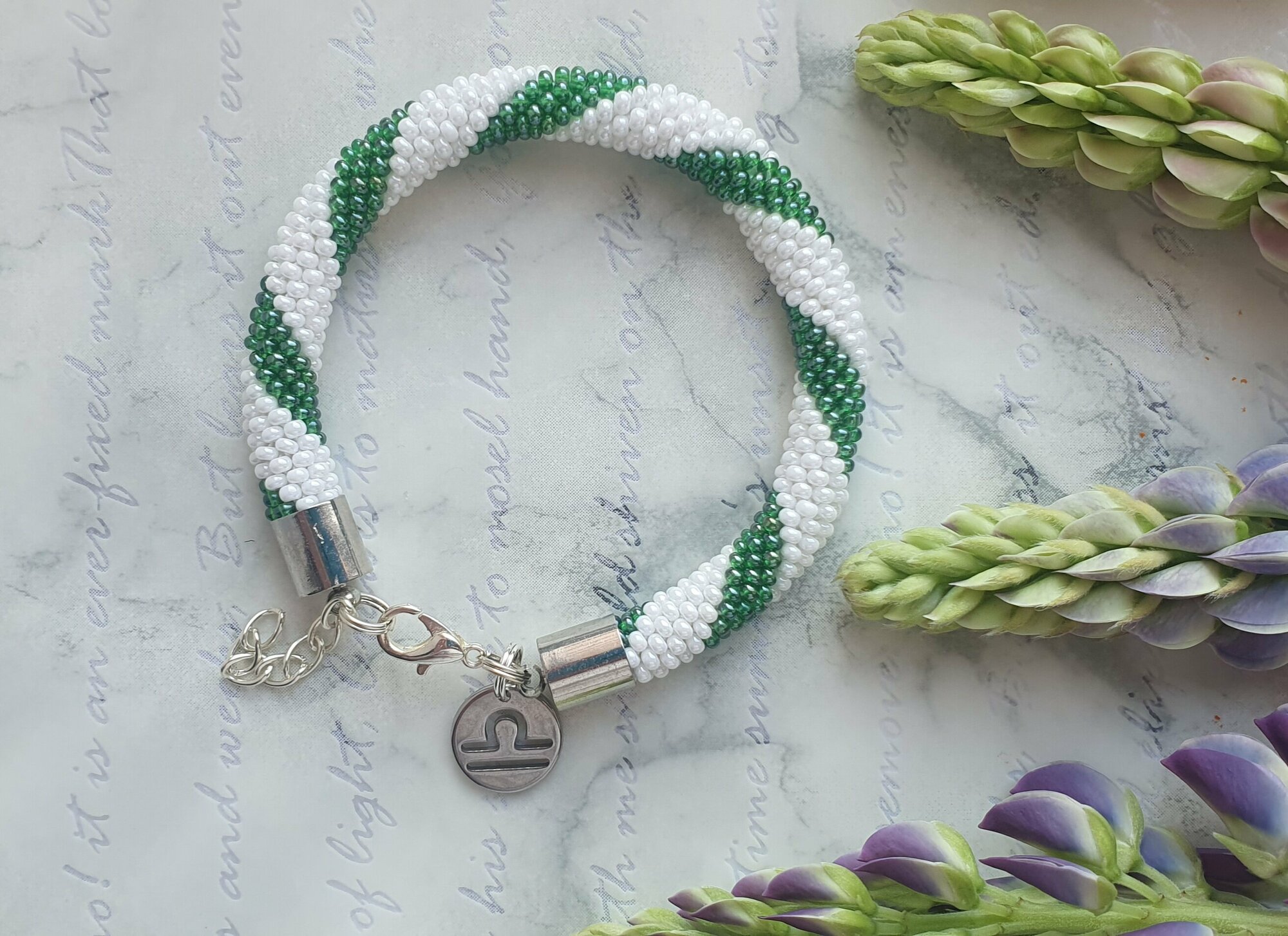 Браслет, бисер