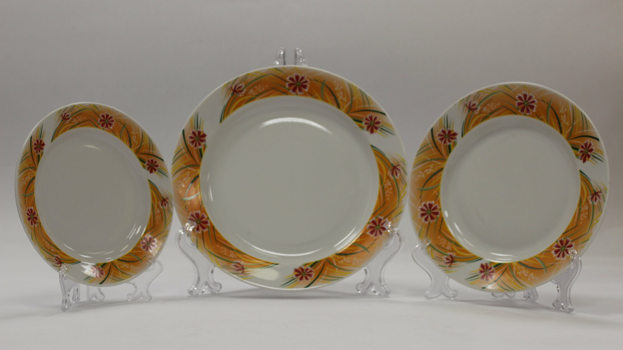 Набор тарелок: 3 вида мелких тарелок по 6 шт, рис. "Травки". фарфор. Дулевский фарфор