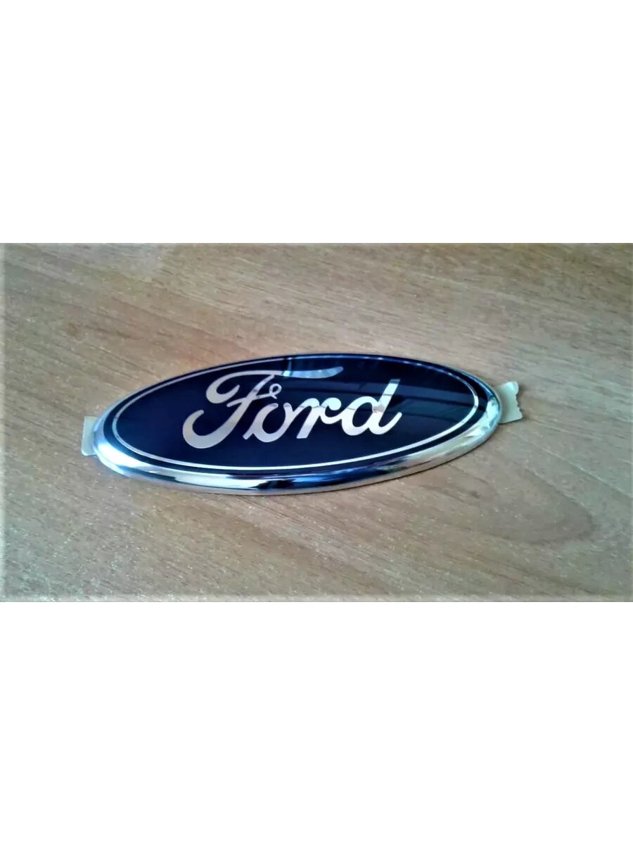 Эмблема передняя Ford решетки радиатора на Форд Фокус 3