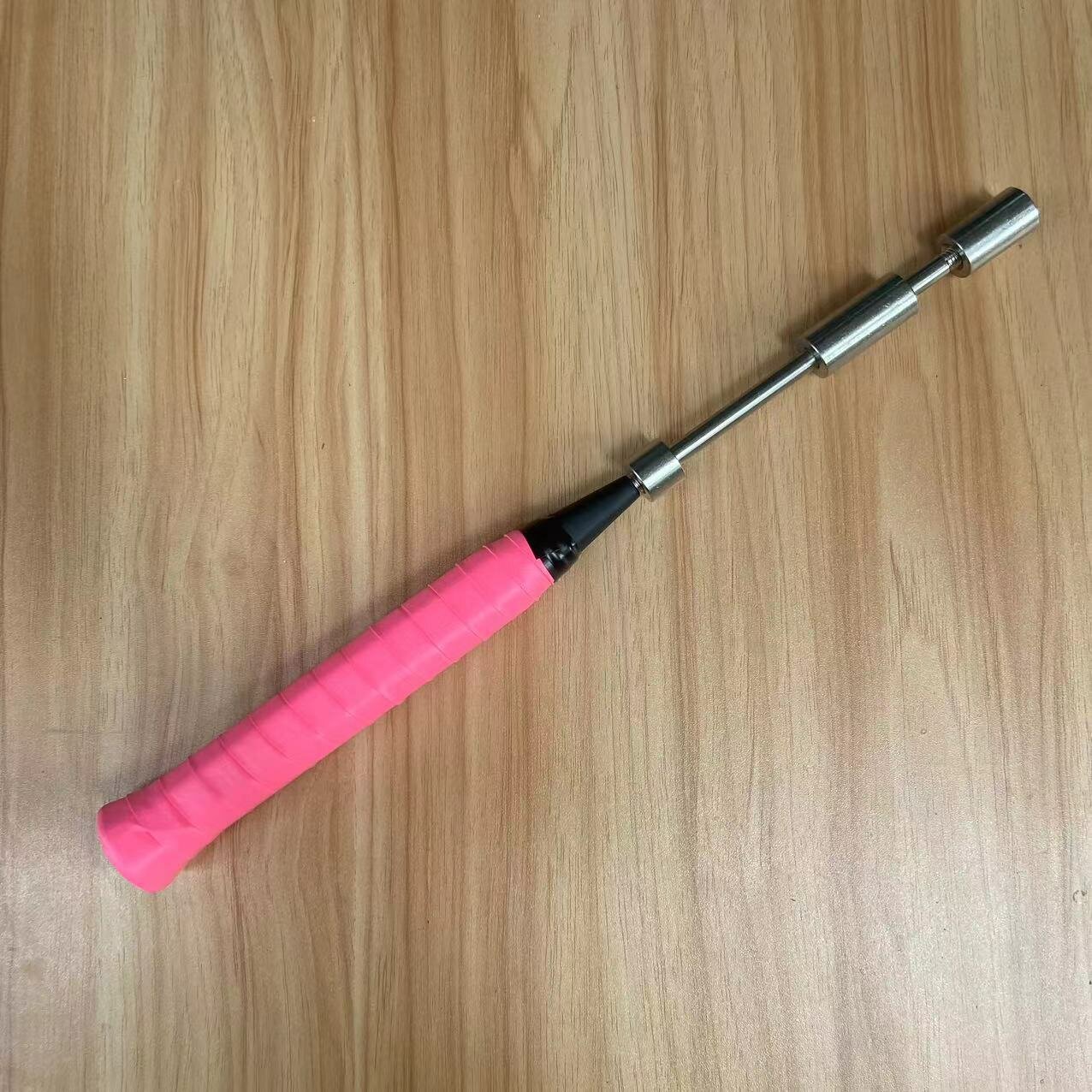 Тренажер для бадминтонной ракетки "Умный замах", розовый, с мигающим хлыстом