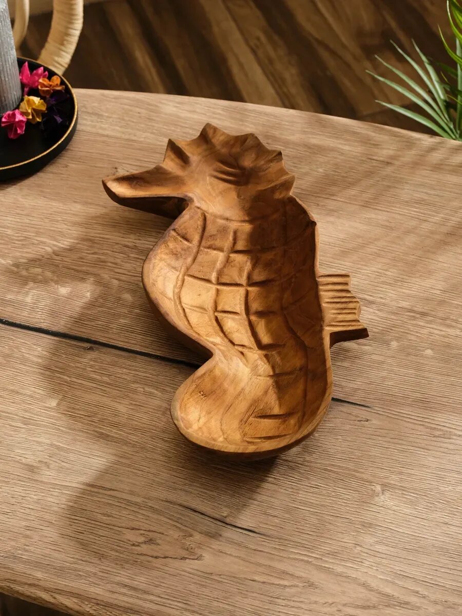 Тарелка сервировочная «Морской конек» 33×20×5 см дерево