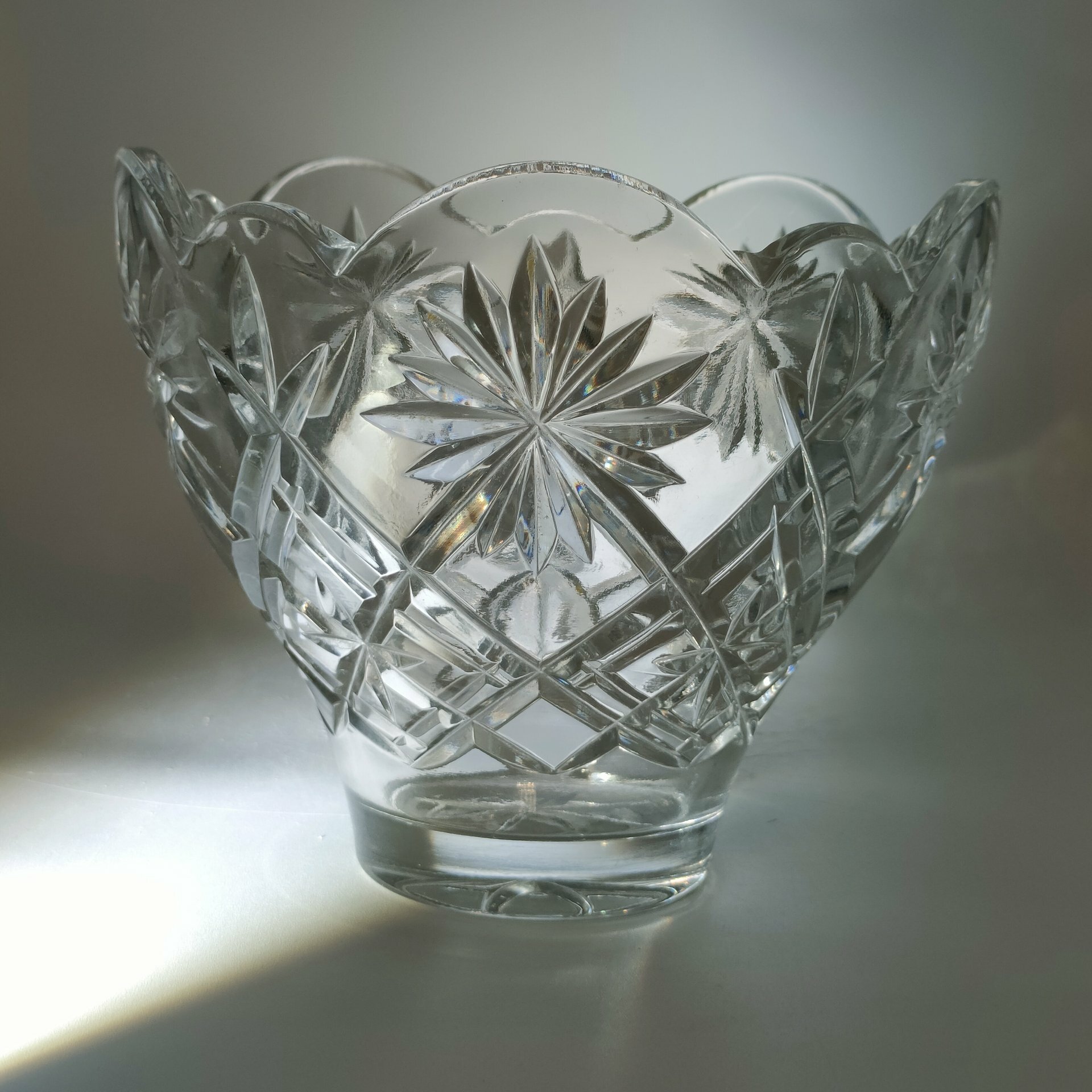 Конфетница с резным геометрическим декором, хрусталь, алмазная грань