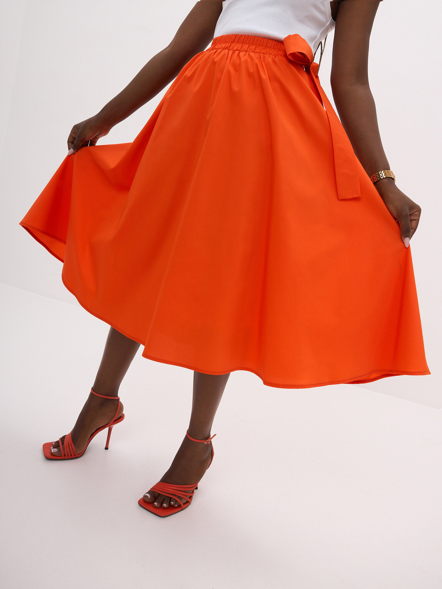 Юбка миди в складку на резинке оранжевая с подкладом, карманами и поясом