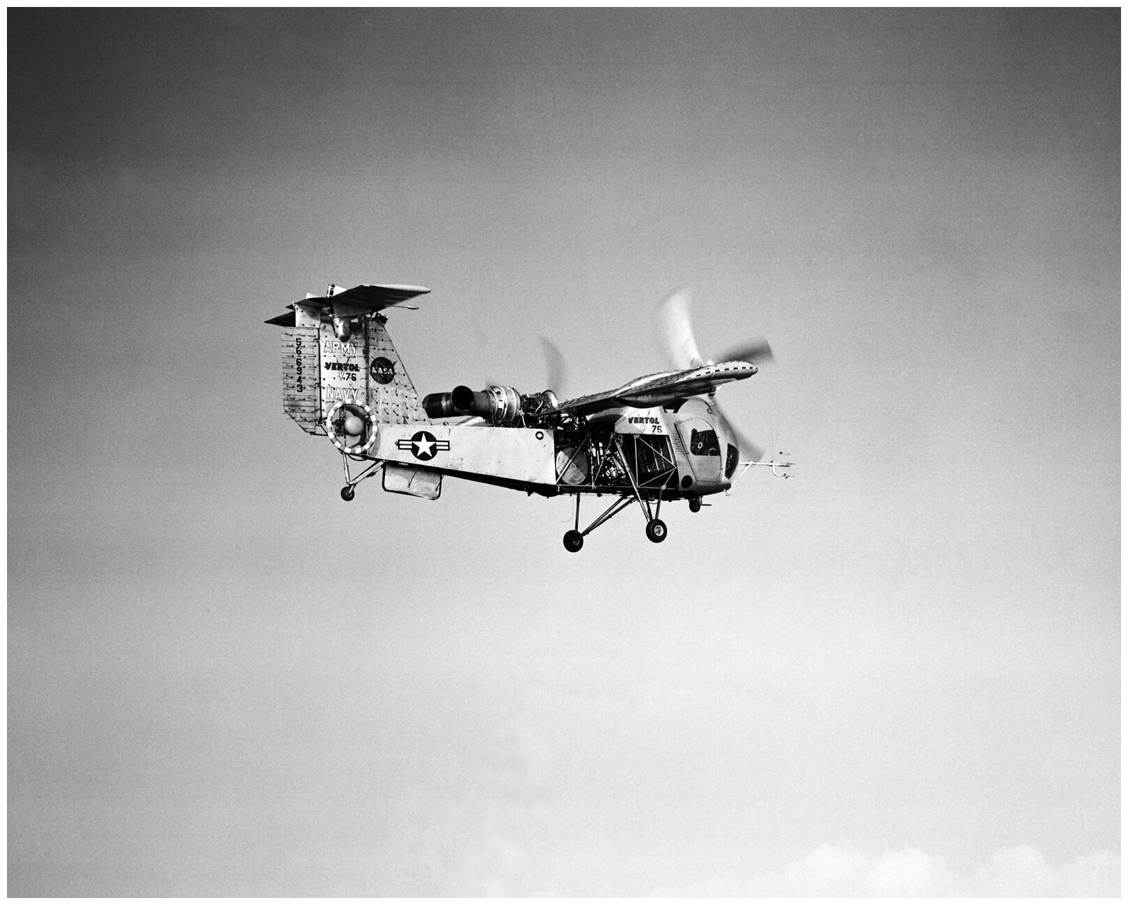 Постер / Плакат / Картина Конвертоплан 60х90 см в подарочном тубусе