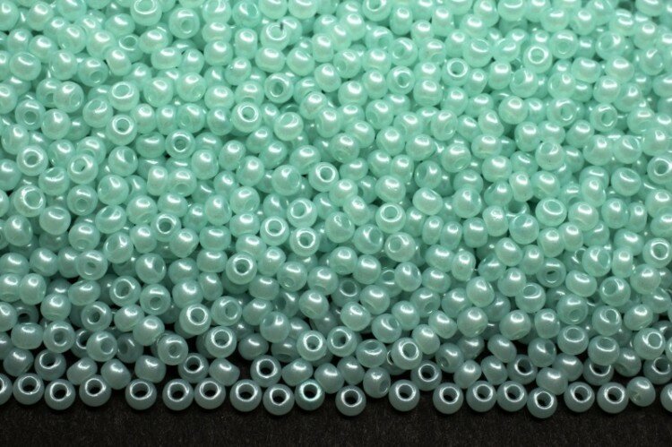 Бисер чешский PRECIOSA круглый 10/0 17258 мятный непрозрачный, 1 сорт, 50г
