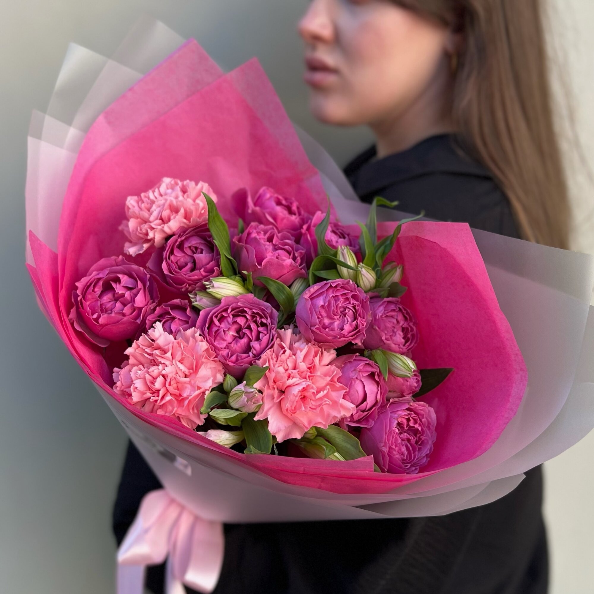 Букет цветов «Вечеринки» (пионовидная кустовая роза, диантус, альстромерия) «Букет-Мукет»