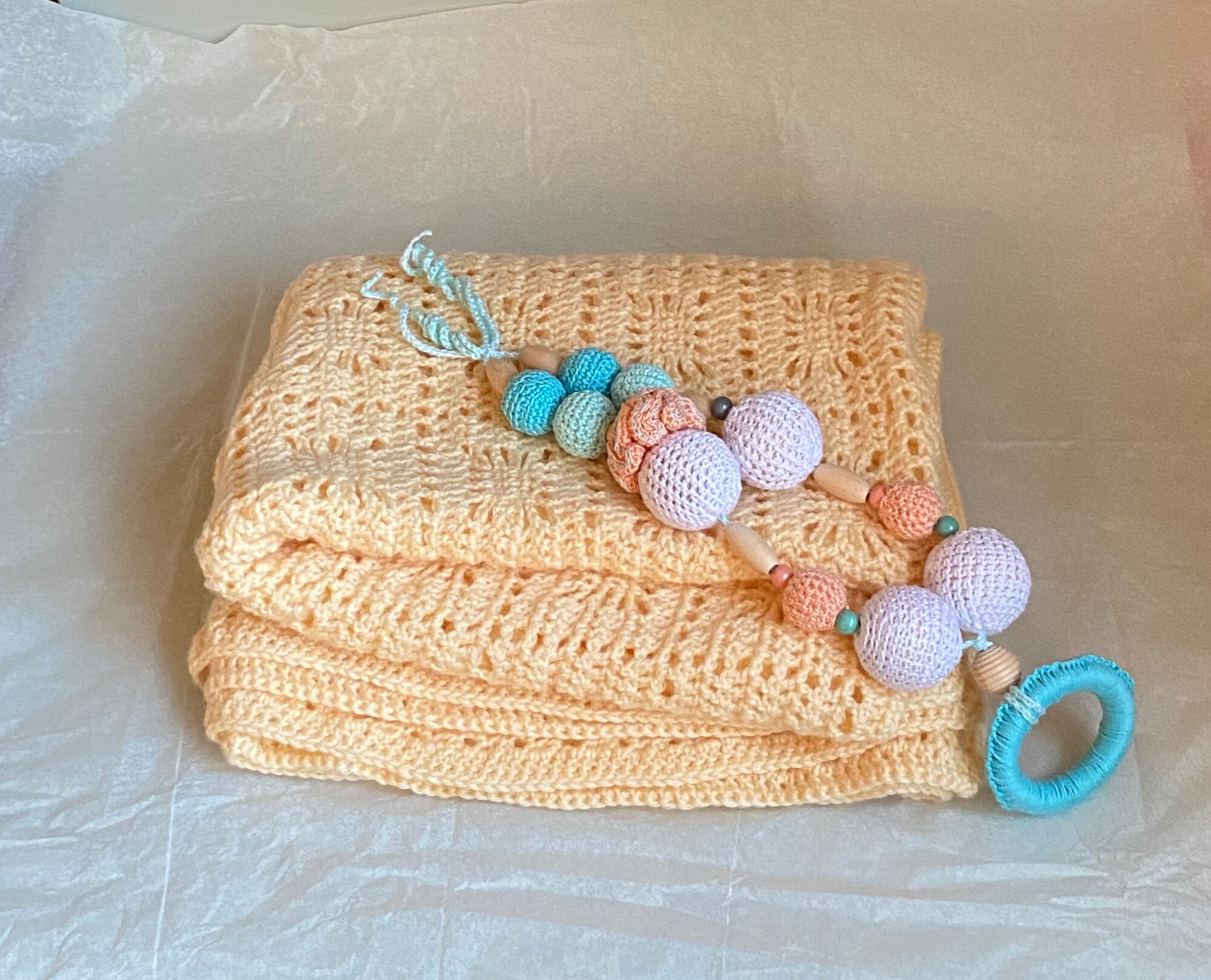 Плед-покрывало вязаный для детской кроватки, шерсть 30%, покрывало вязаное 80x100см, желтый