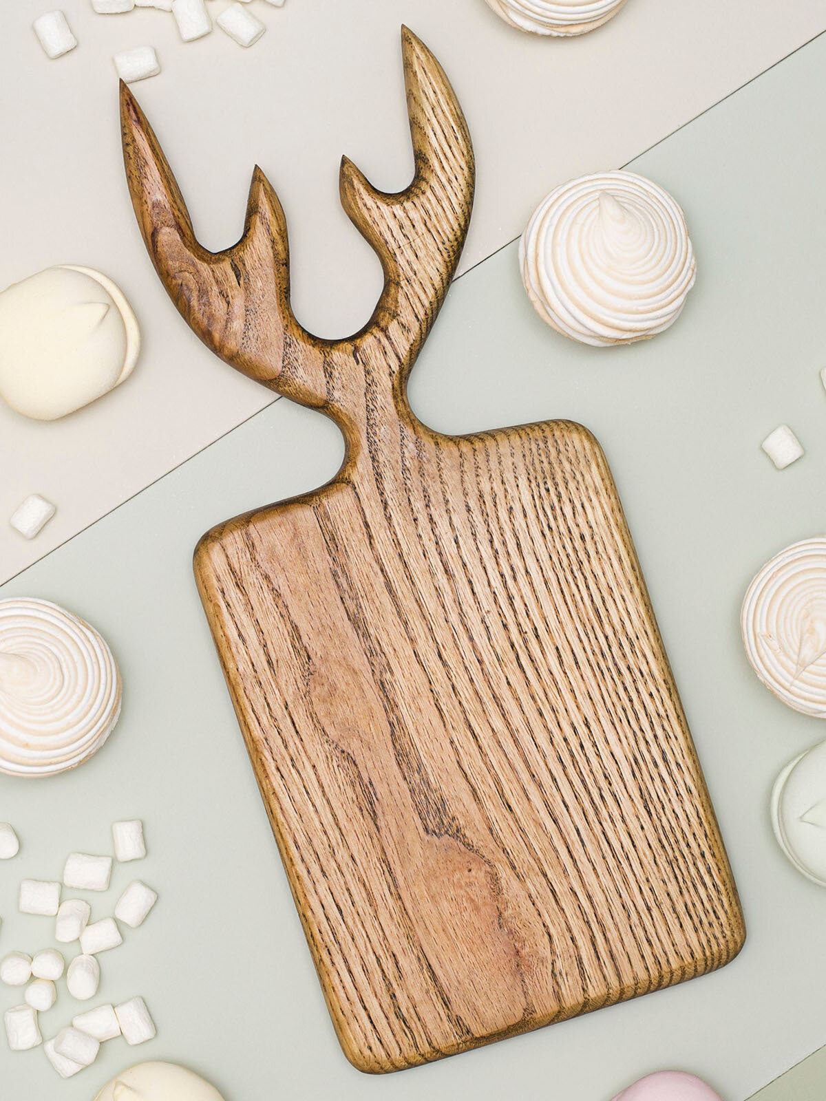 Деревянная разделочная доска с рогами. Цвет коричневый. Дерево - Дуб. Yasen