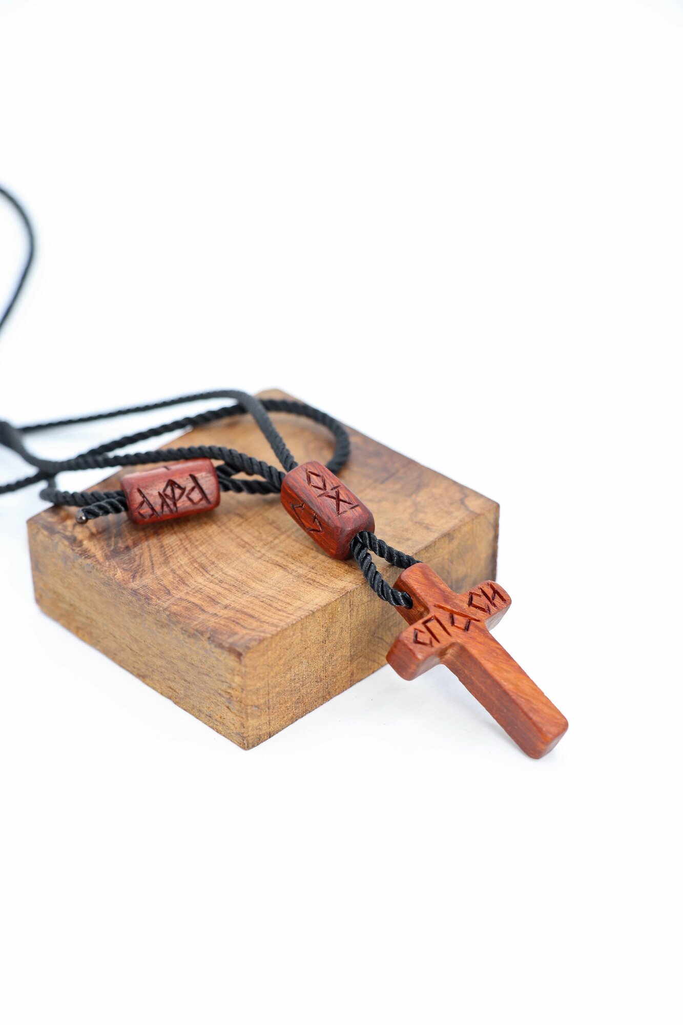 Крест нательный из роузвуд с фиксаторами