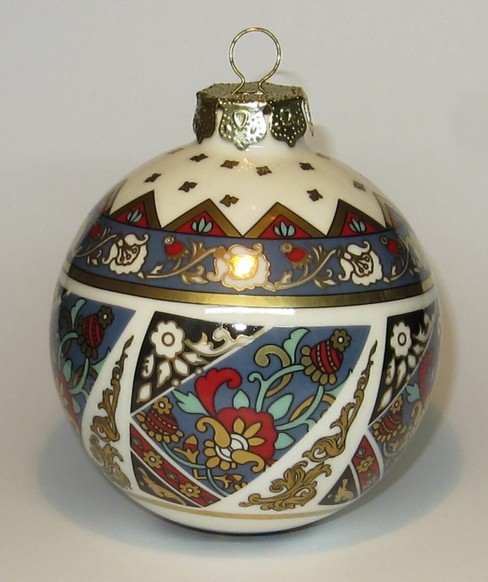 Шар фарфоровый. Елочная игрушка стиль Пэчворк. диаметр 8 см.