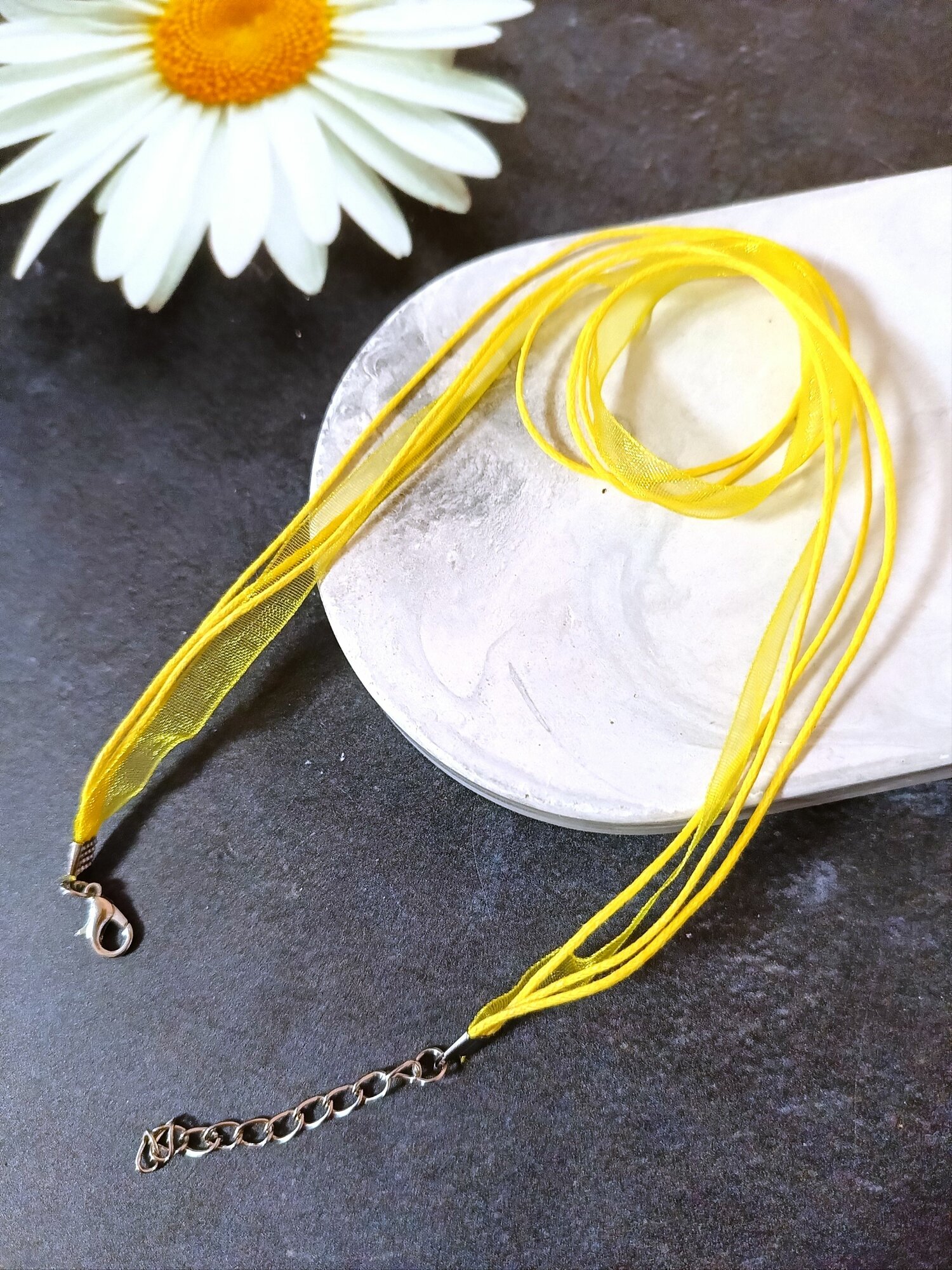 Шнурок для бижутерии подвески кулона крестика вощеный с органзой 43см 1шт желтый