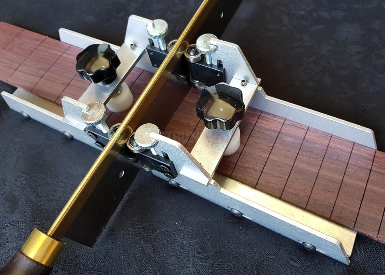 Направляющая для пилы (с углами) с зажимами Fret Slotting Miter Box EG-27C