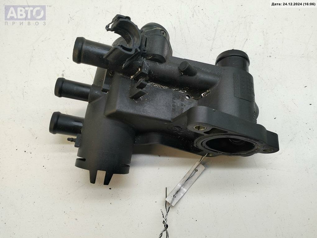 Корпус термостата Volkswagen Golf-4