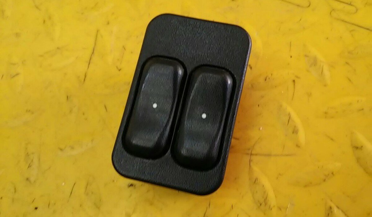 Блок управления стеклоподъемниками Astra G Opel 90561086