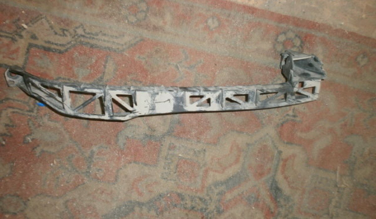 Кронштейн фары 3 (BK) Mazda BP4K50151