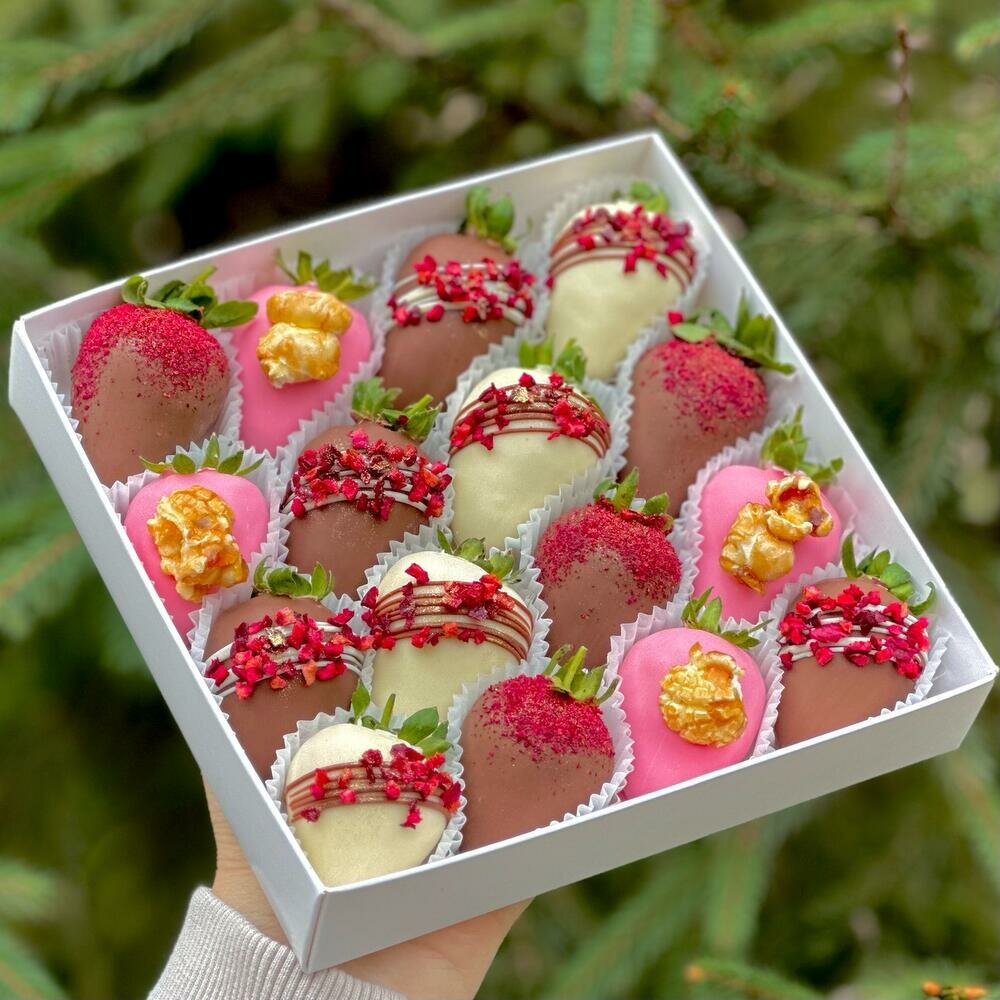 Клубника в шоколаде Набор в коробке "Cherry Love" 12-20 ягод