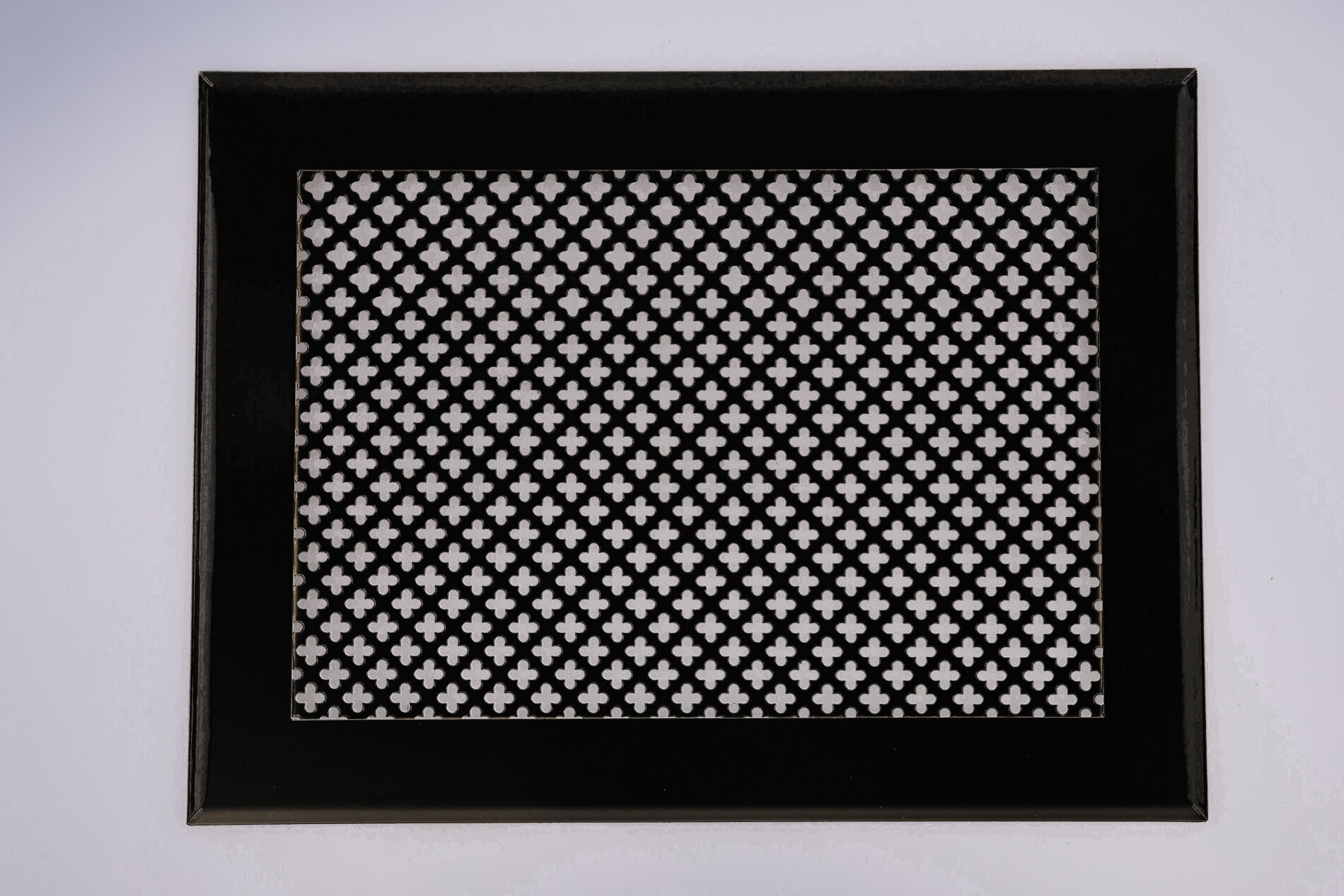 Решетка вентиляционная 240х180мм, металлическая на магнитах, цветок, черный матовый