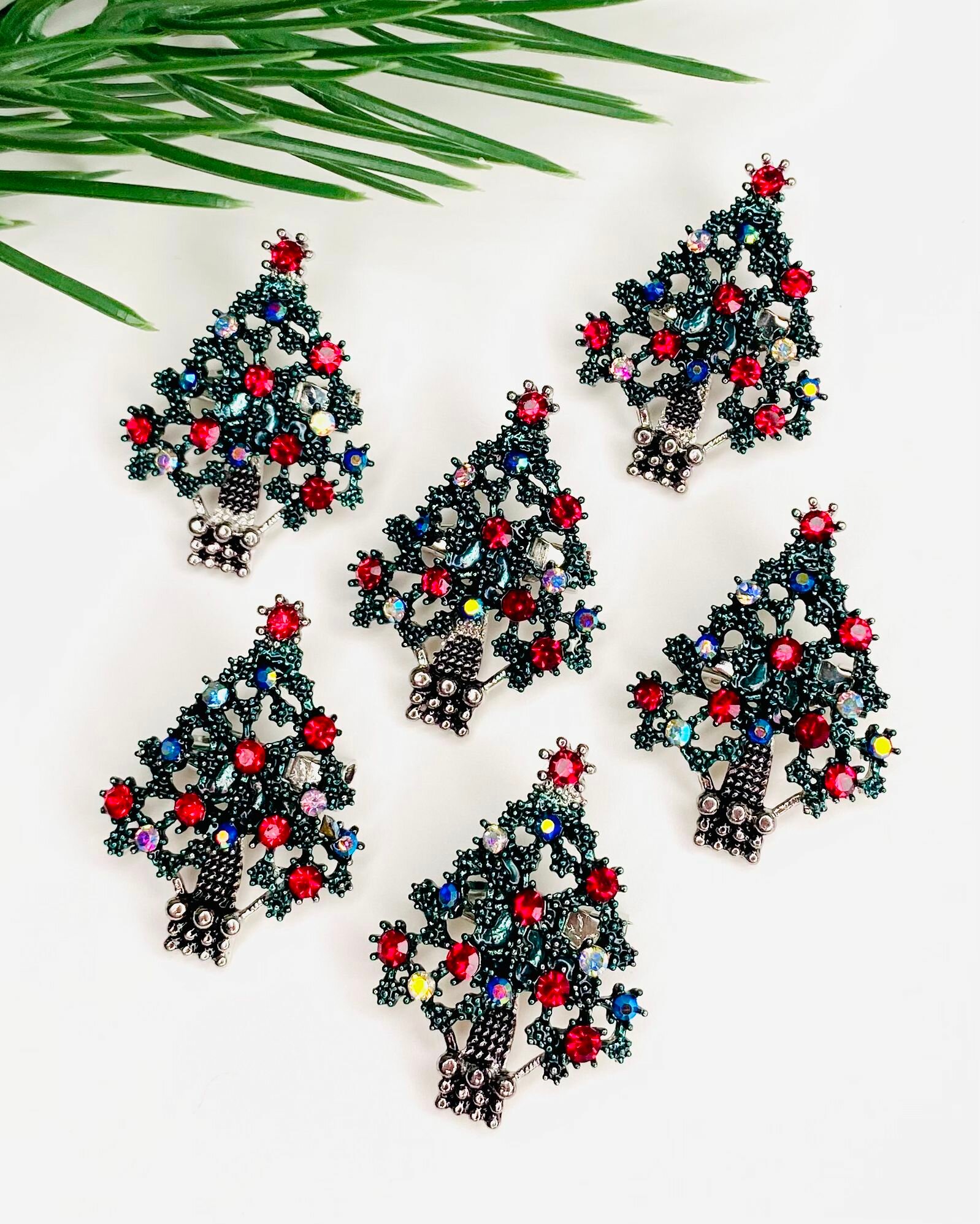 Брошь, искусственный камень