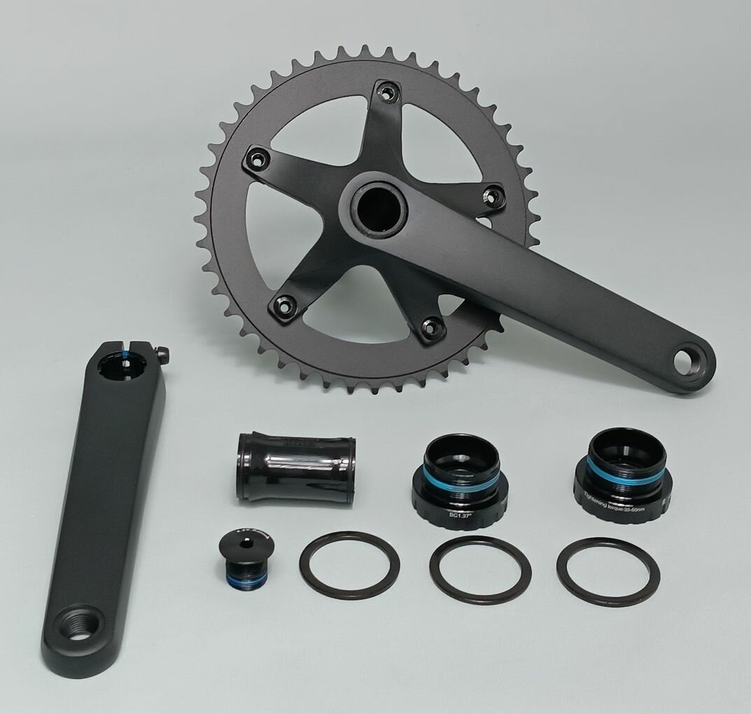 Система SAMOX GRAVEL 1/2"x11/128" 44T алюминий, 175мм алюминий, интегрированный вал, черная