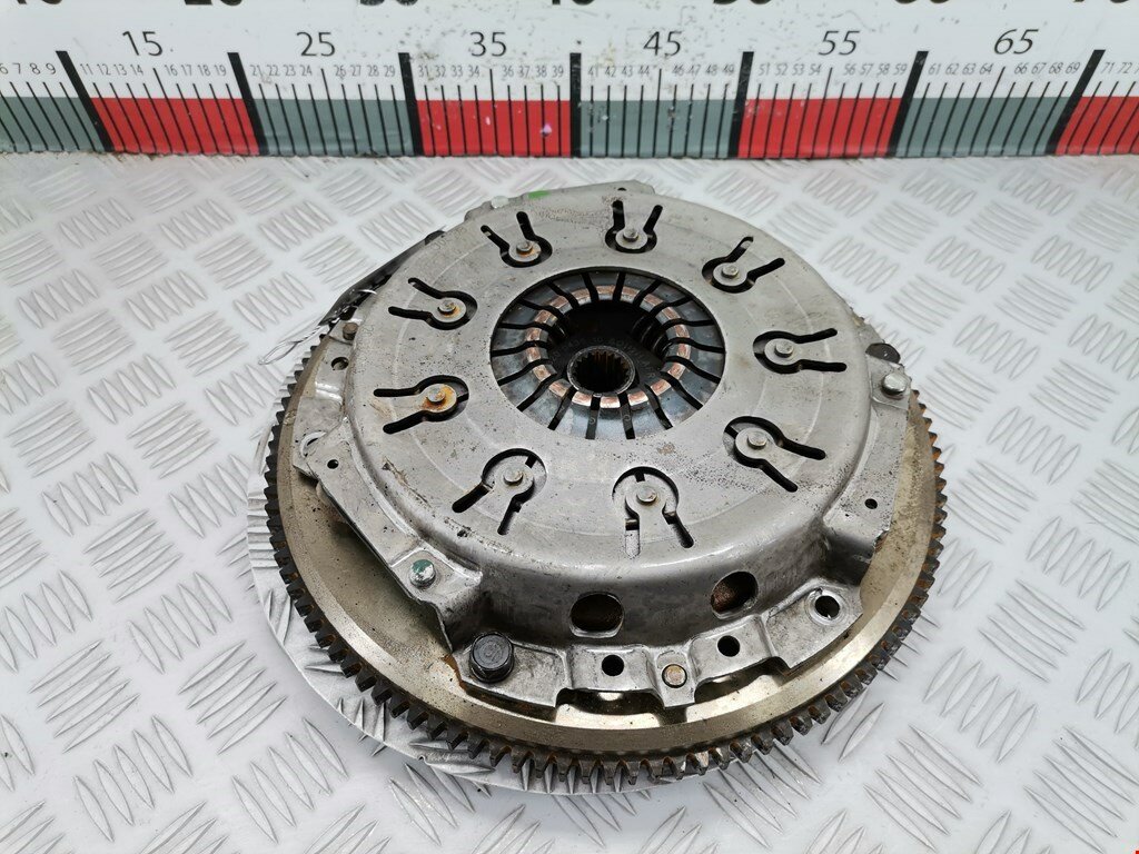 Маховик (демпфер сцепления) Mazda 3 BK Z60111500A арт. 1908386